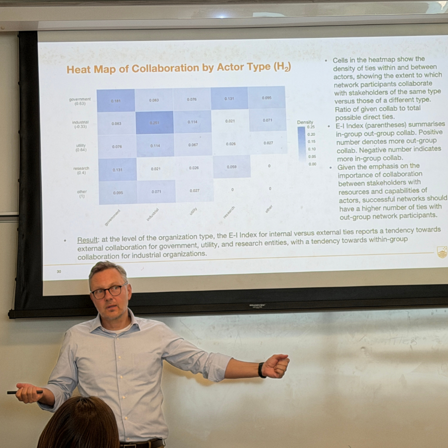 𝗖𝗖𝗦𝗚 𝗥𝗲𝘀𝗲𝗮𝗿𝗰𝗵 𝗦𝗲𝗺𝗶𝗻𝗮𝗿: 𝗡𝗲𝘁𝘄𝗼𝗿𝗸𝘀 𝗮𝗻𝗱 𝗖𝗼𝗹𝗹𝗮𝗯𝗼𝗿𝗮𝘁𝗶𝗼𝗻 𝗶𝗻 𝗚𝗿𝗲𝗲𝗻 𝗜𝗻𝗱𝘂𝘀𝘁𝗿𝘆 ...